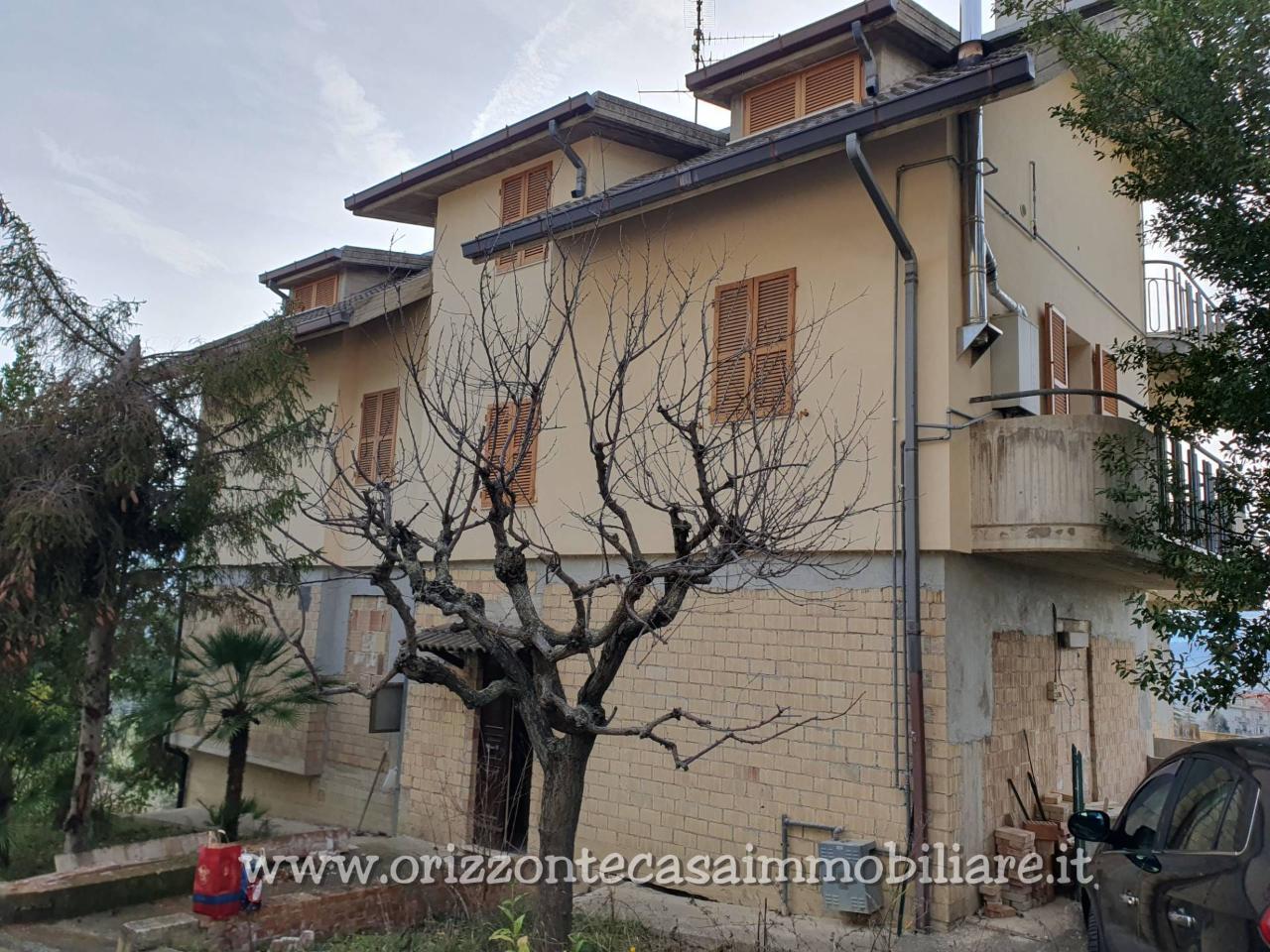 Casa indipendente in vendita a Castorano Foto-2