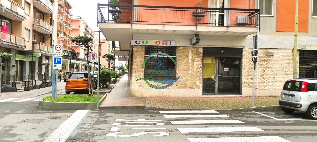 Negozio in affitto a Andora