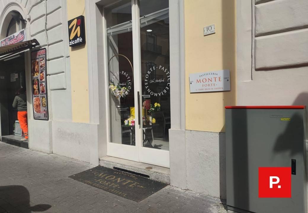 Locale commerciale in vendita a Caserta