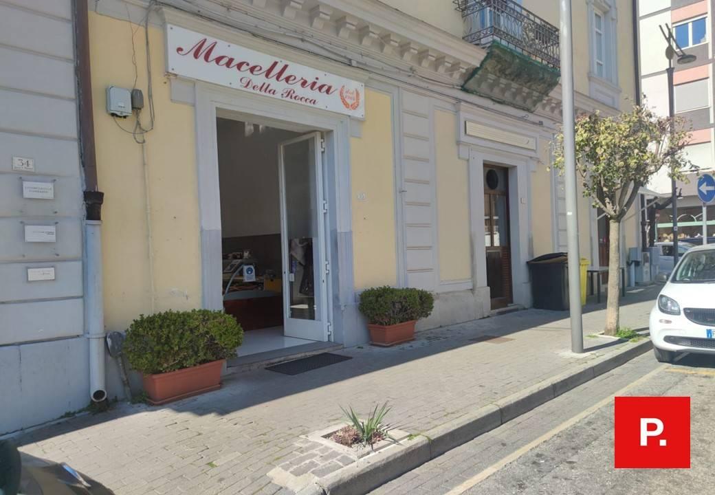 Locale commerciale in vendita a Caserta