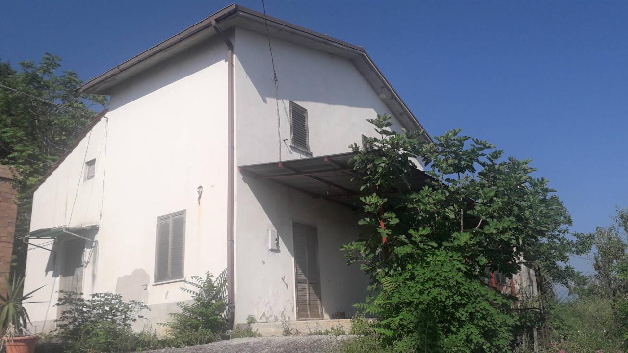Casa indipendente in vendita a Lettomanoppello