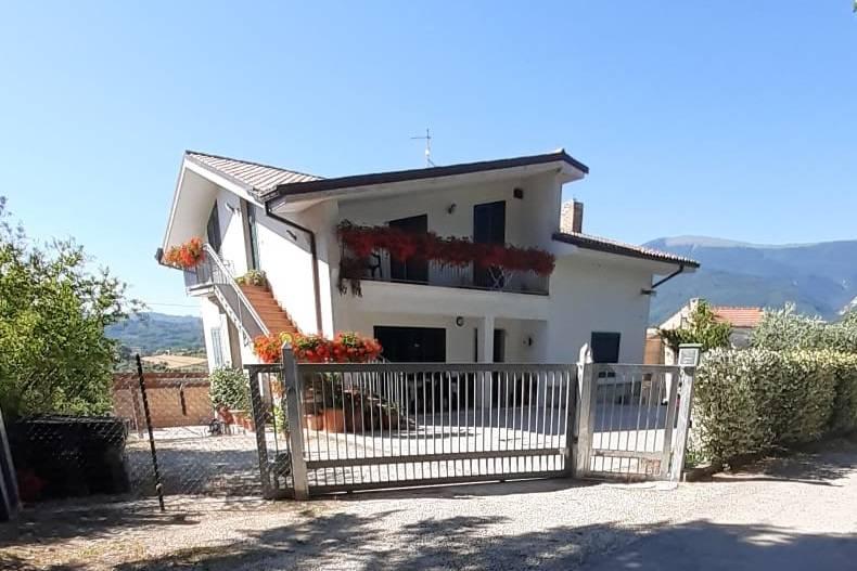 Casa indipendente in vendita a Fara Filiorum Petri