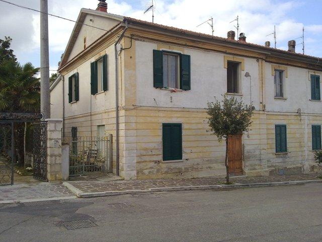 Porzione di casa in vendita a Serramonacesca