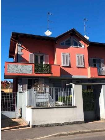 Villa unifamiliare in vendita a Trezzano Sul Naviglio