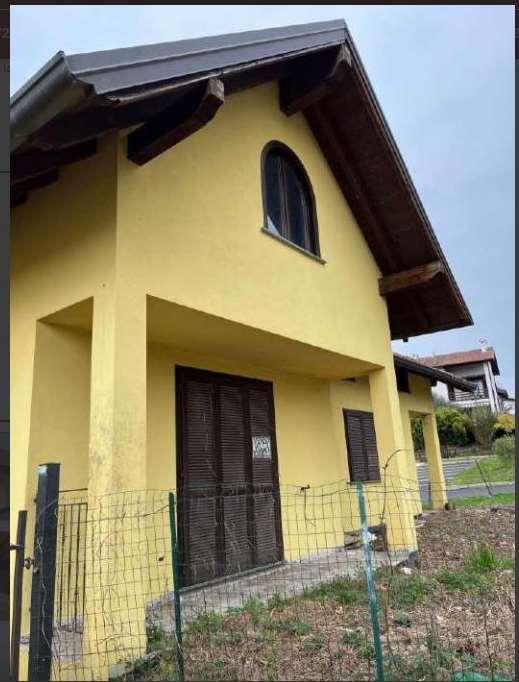 Villa bifamiliare in vendita a Cadrezzate con Osmate