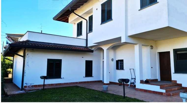 Villa bifamiliare in vendita a Lentate Sul Seveso