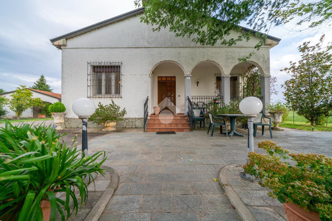 Casa indipendente in vendita a Montechiarugolo