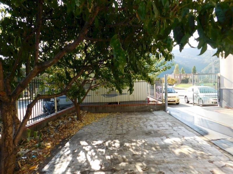 Locale commerciale in affitto a Albisola Superiore