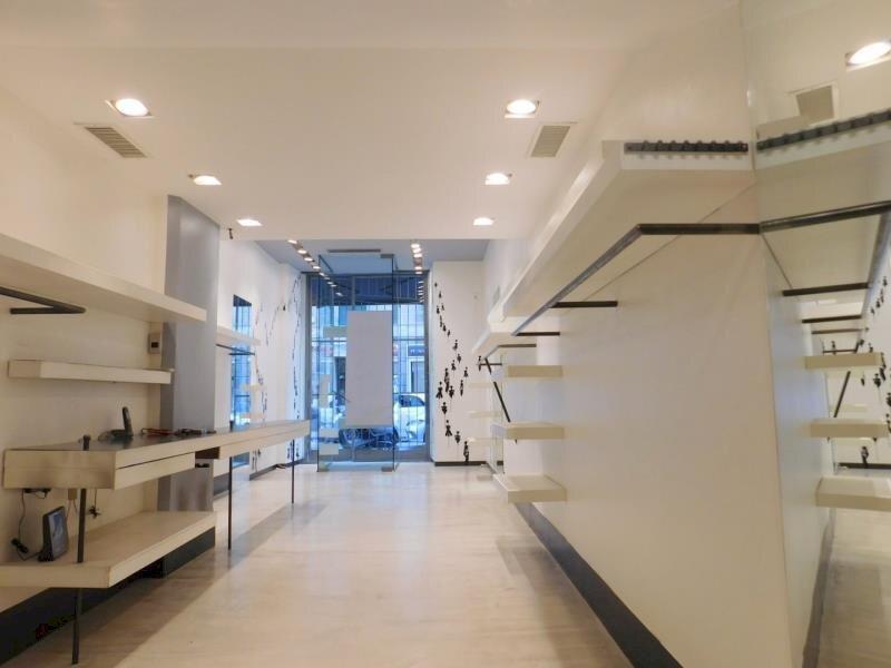 Locale commerciale in affitto a Savona