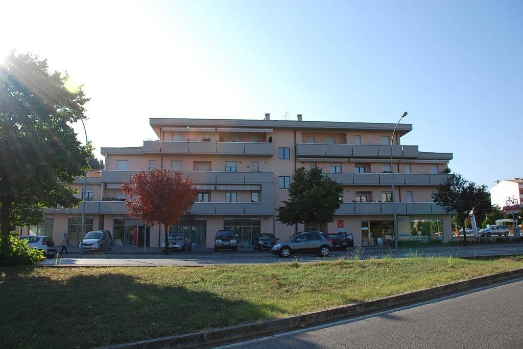 Negozio in affitto a Fabriano