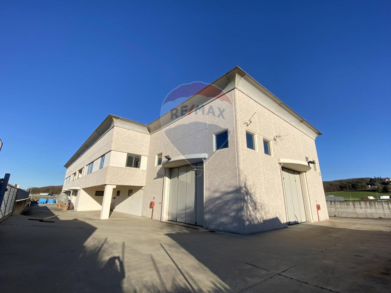 Capannone in vendita a Mentana