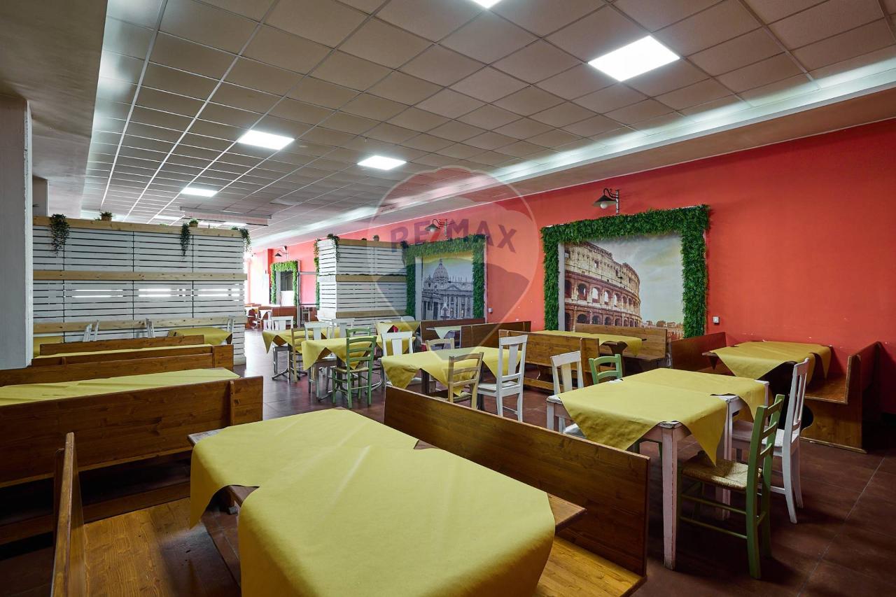 Esercizio commerciale in vendita a Roma