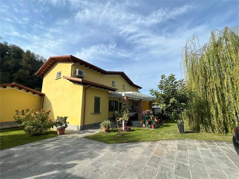 Casa indipendente in vendita a Carrara