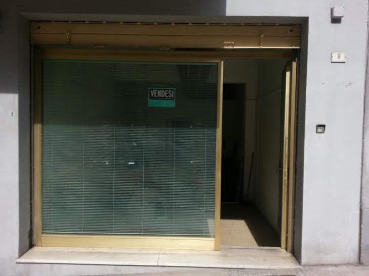 Esercizio commerciale in vendita a Ancona