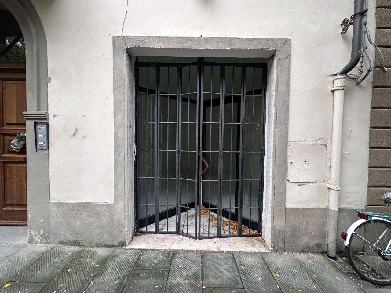 Negozio in affitto a Pontedera