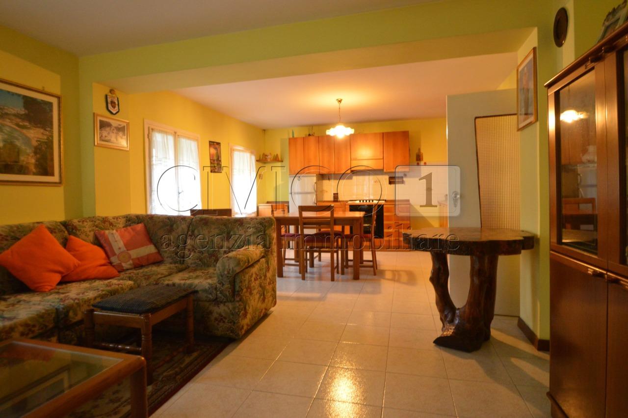 Rustico in vendita a Tonezza Del Cimone