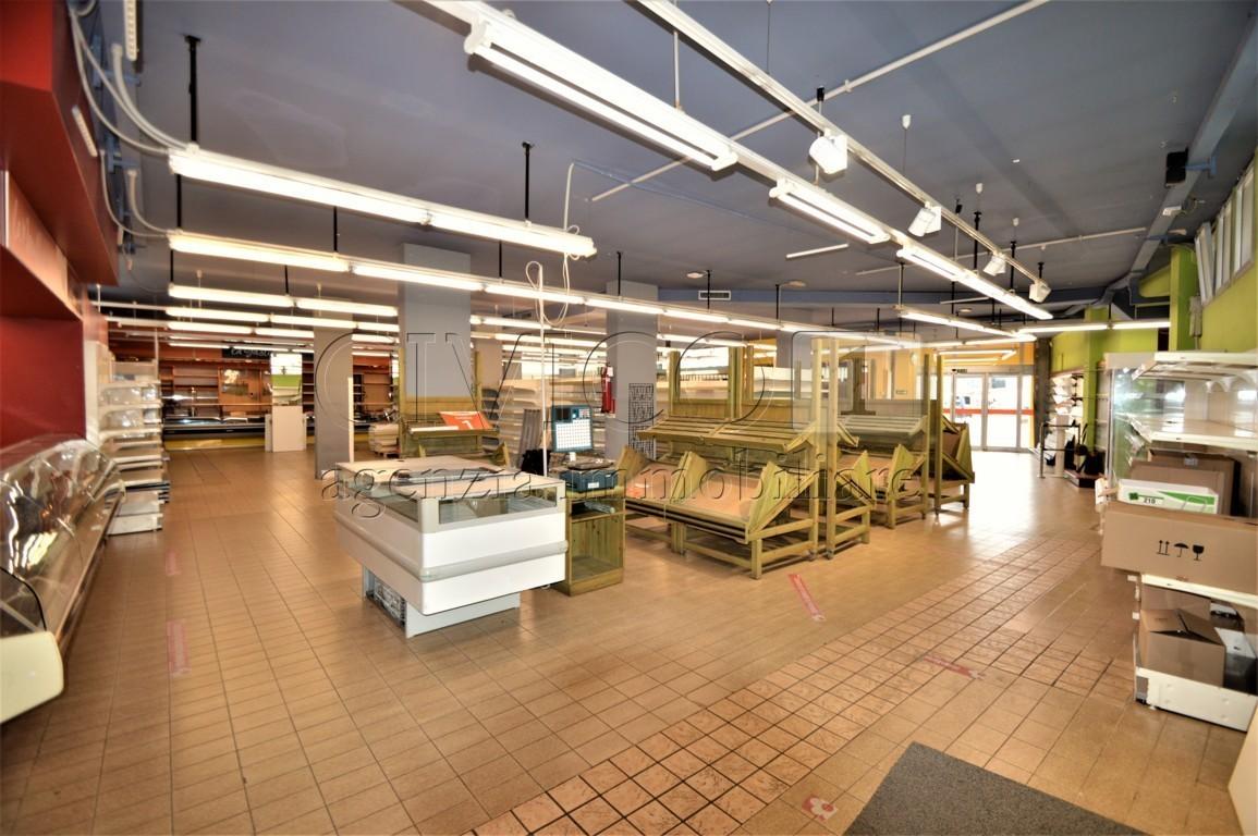 Supermercato in affitto a Nanto