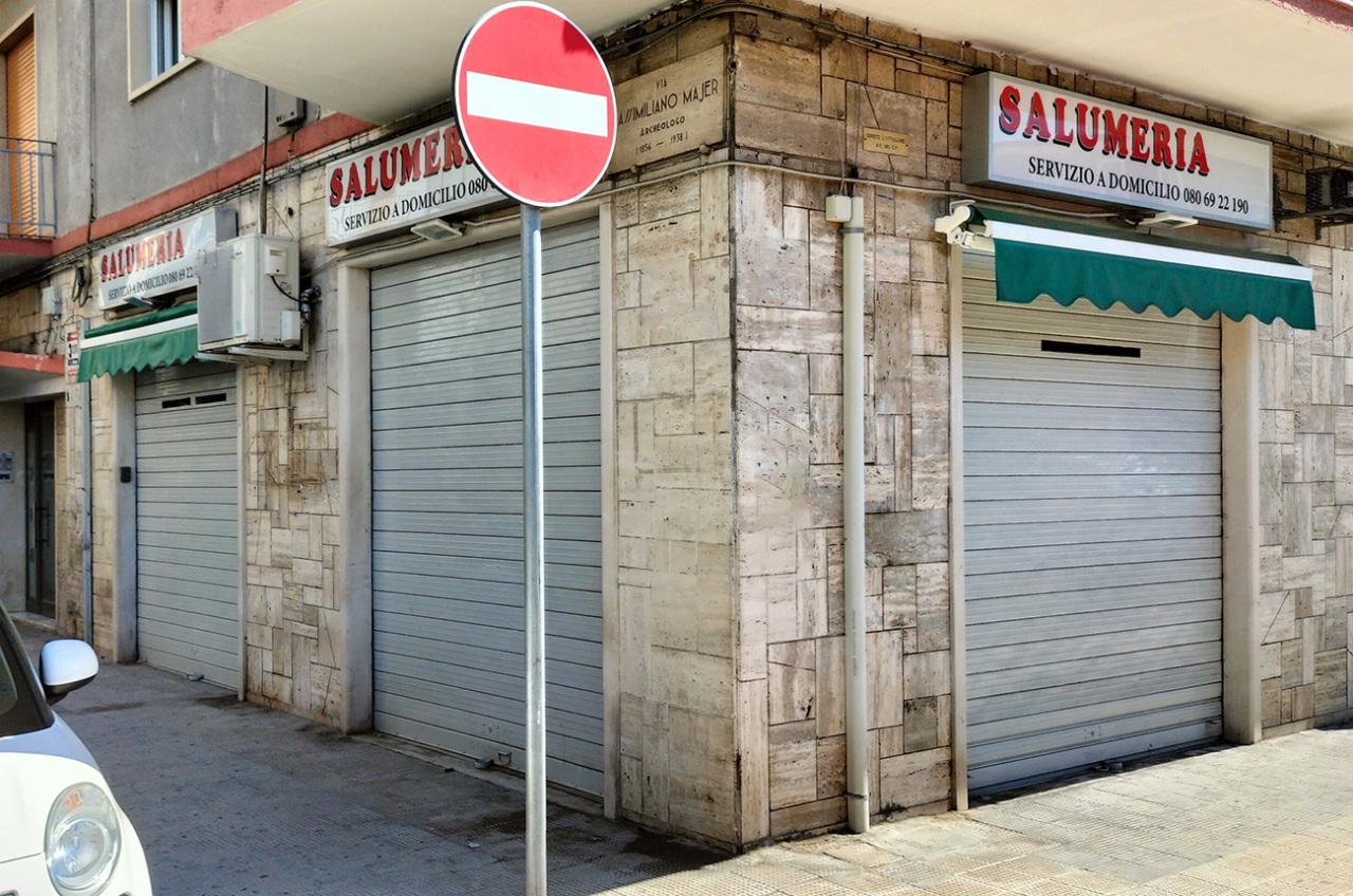 Palazzina commerciale in vendita a Bari