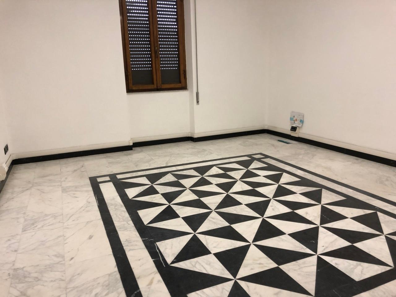 Ufficio in affitto a Massa