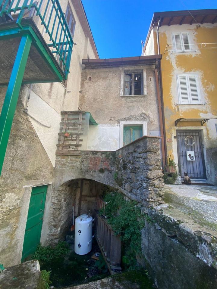 Casa indipendente in vendita a Massa