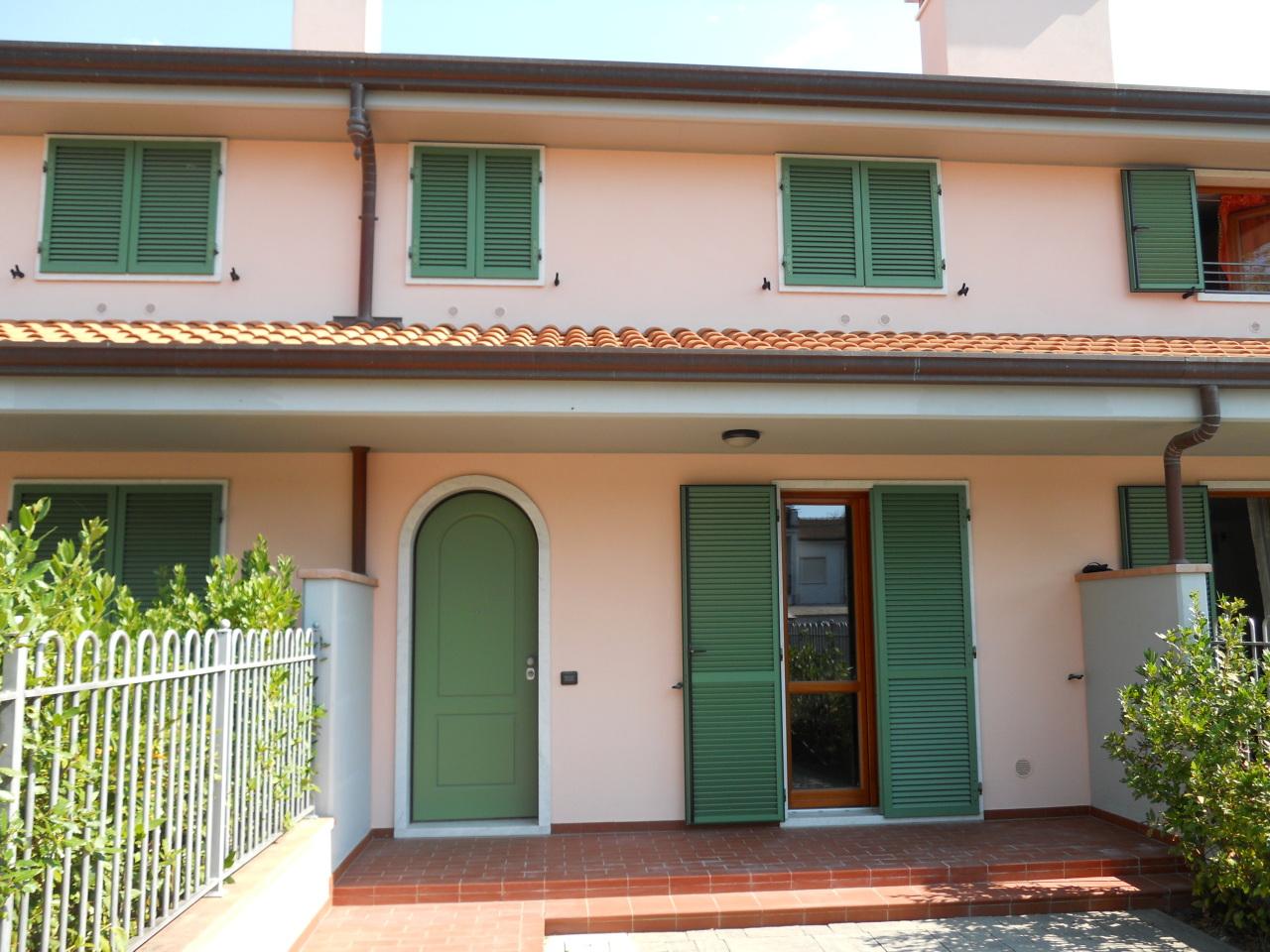Villa a schiera in vendita a Carrara