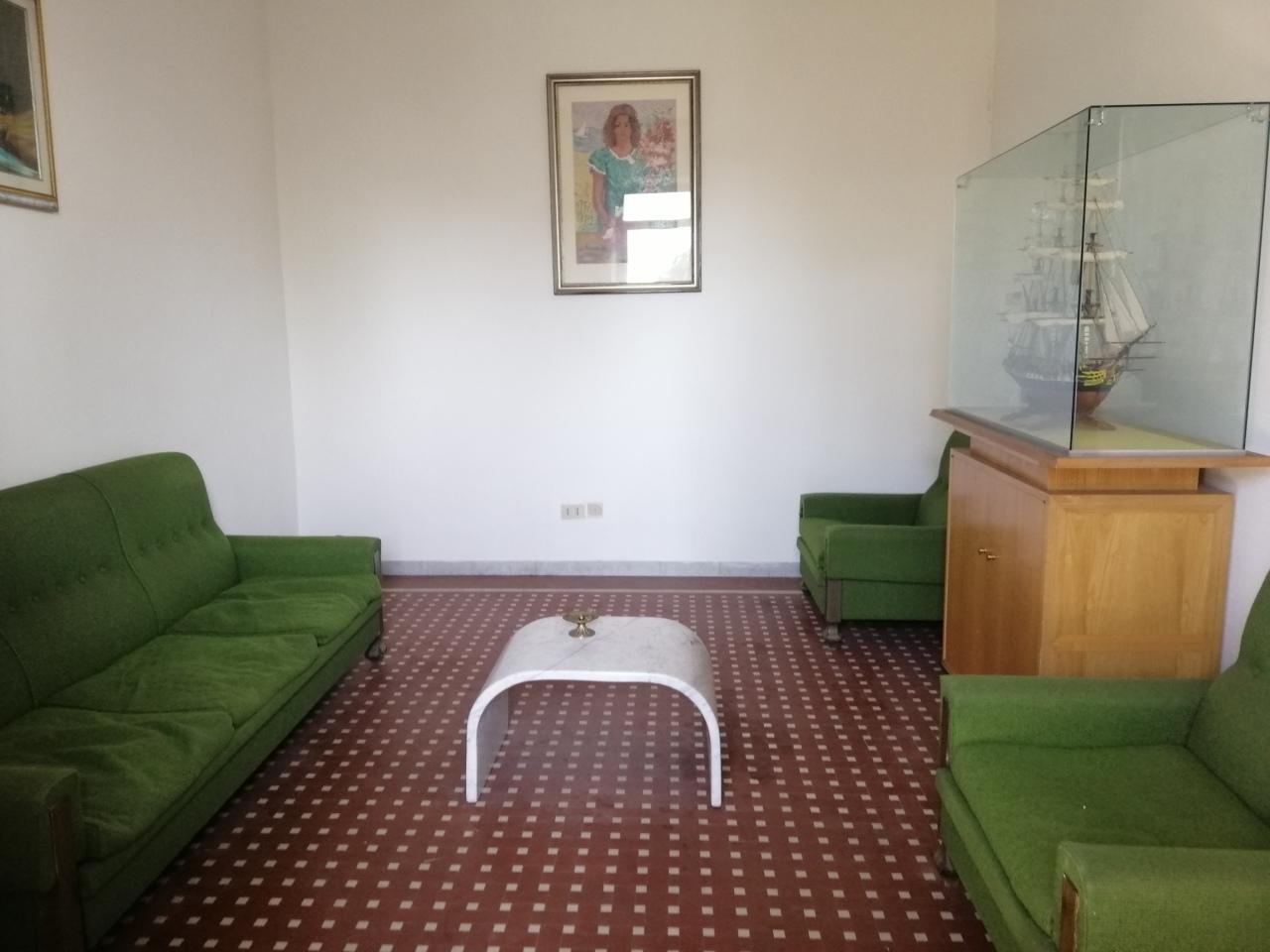 Ufficio in affitto a Massa