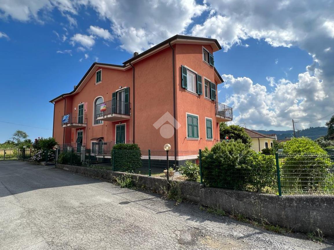 Appartamento in vendita a Follo