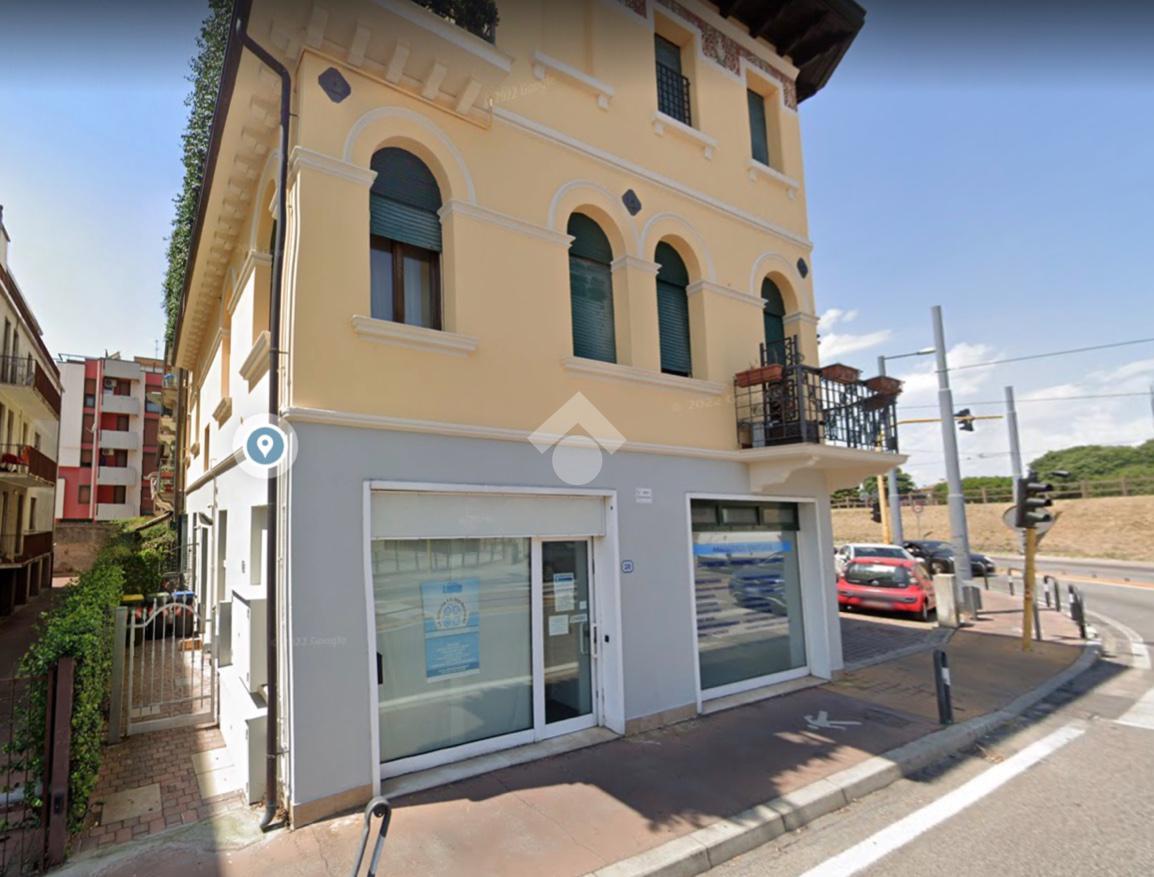 Negozio in affitto a Padova