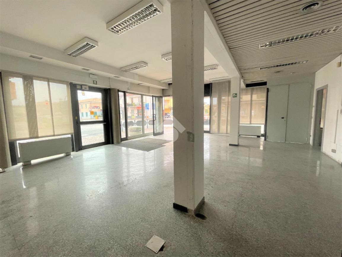 Negozio in affitto a Masera' Di Padova