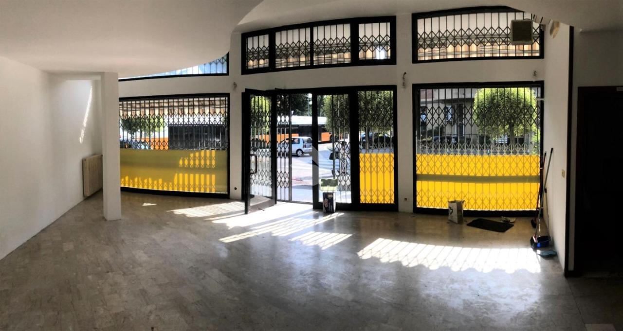 Negozio in affitto a Padova