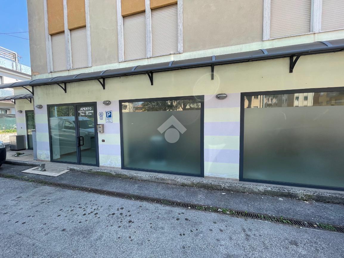 Negozio in vendita a Padova