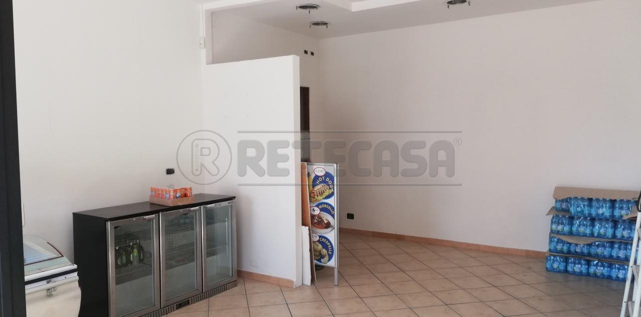 Palazzina commerciale in affitto a Catanzaro