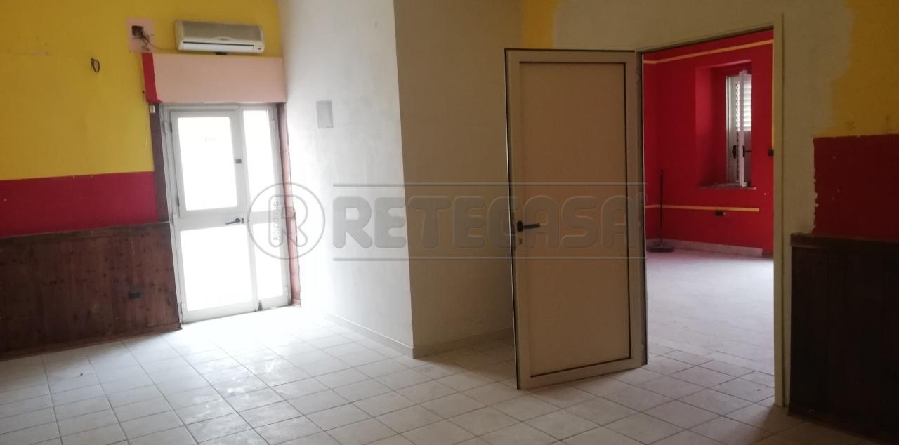 Palazzina commerciale in affitto a Catanzaro