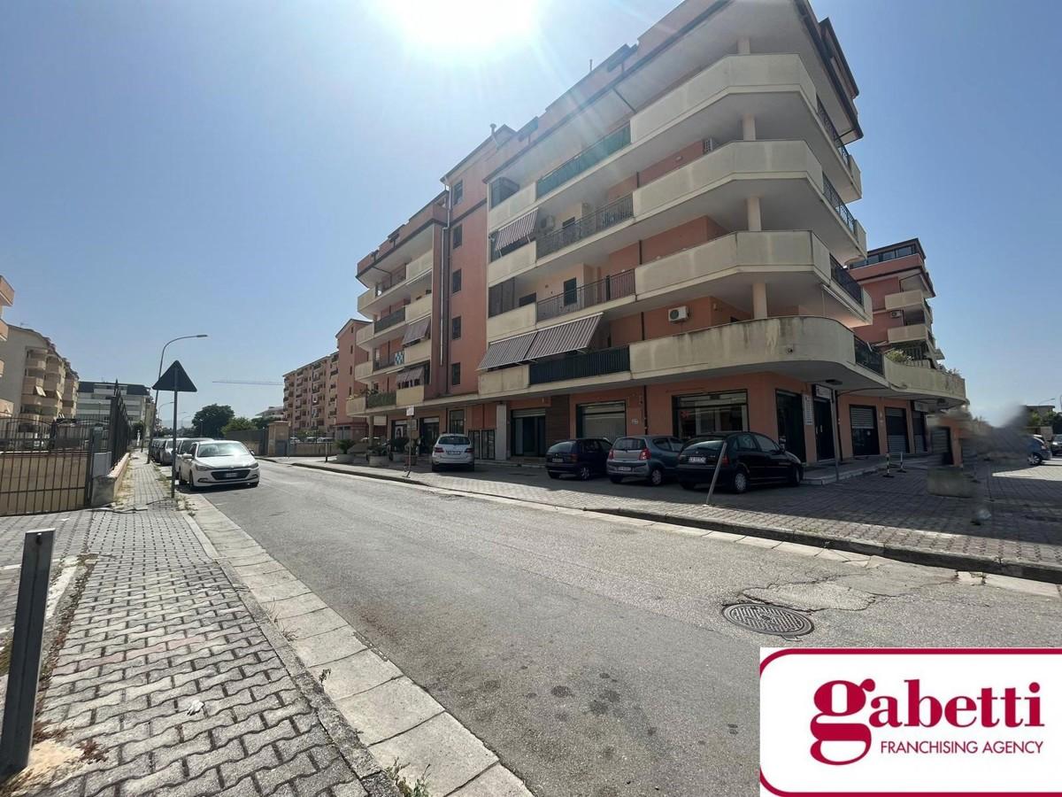 Negozio in affitto a San Prisco