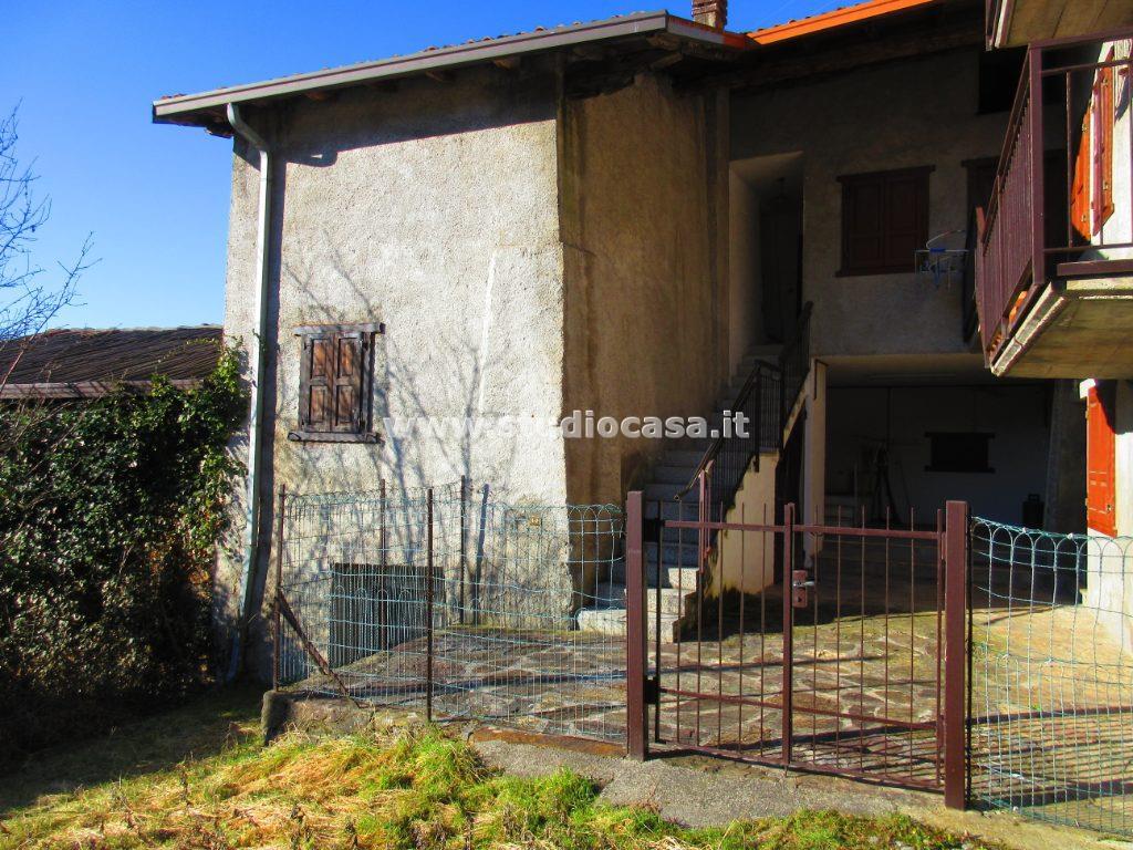 Casa colonica in vendita a Rogno