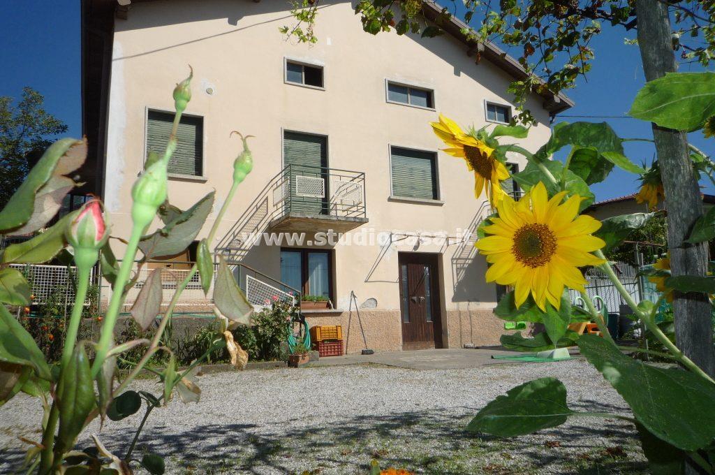 Casa indipendente in vendita a Solto Collina