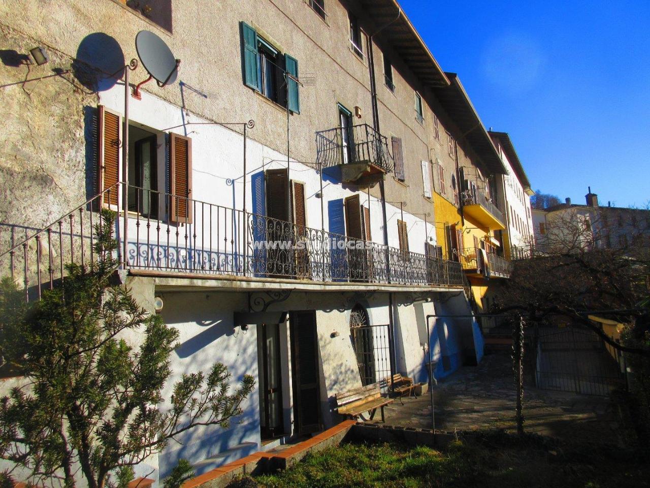 Casa colonica in vendita a Endine Gaiano