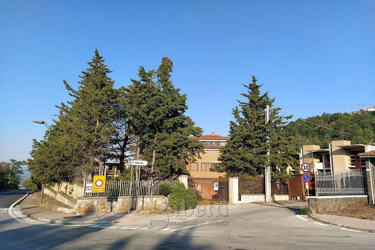 Palazzina commerciale in vendita a Ferrazzano