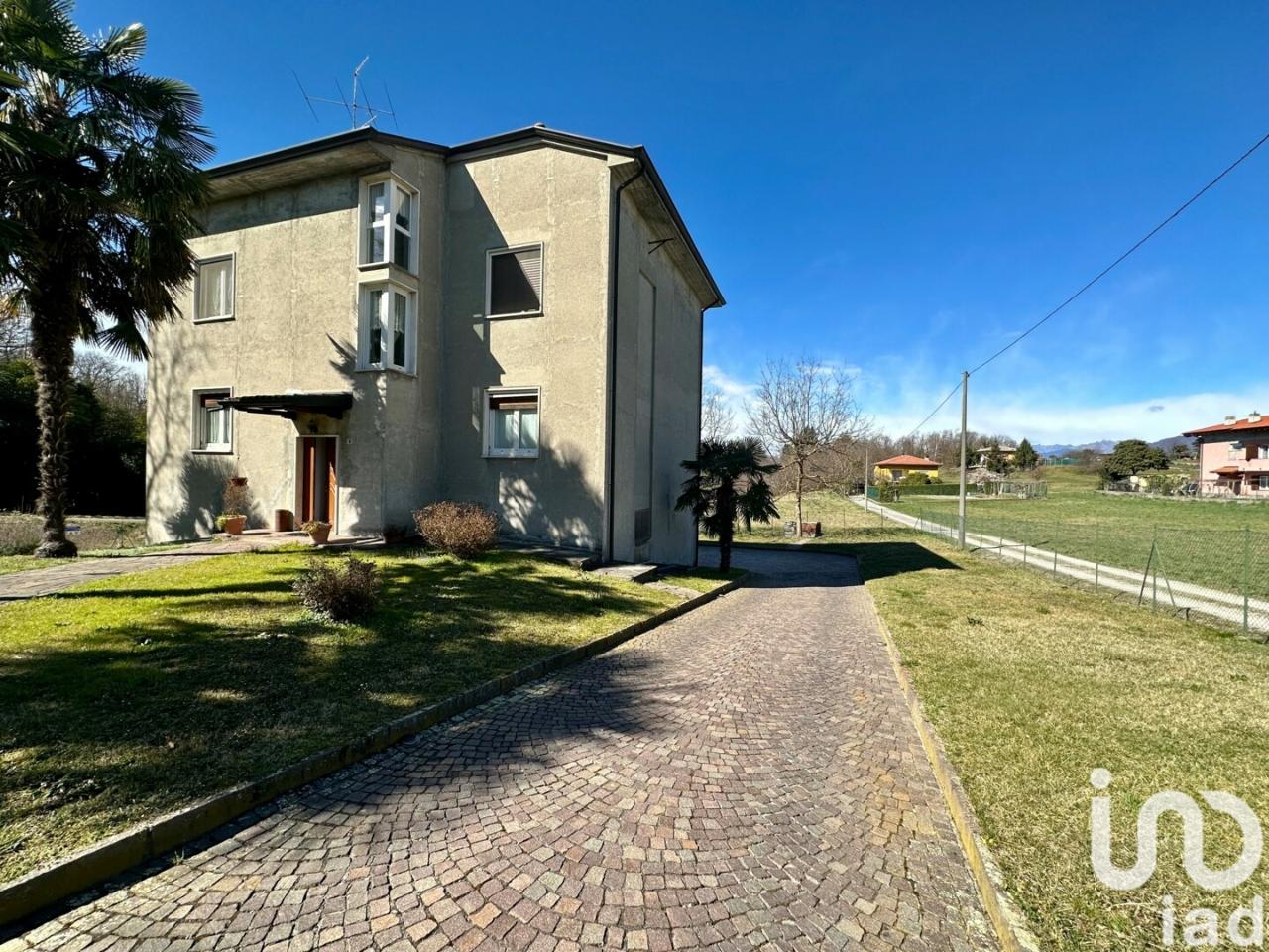Villa in vendita a Biandronno