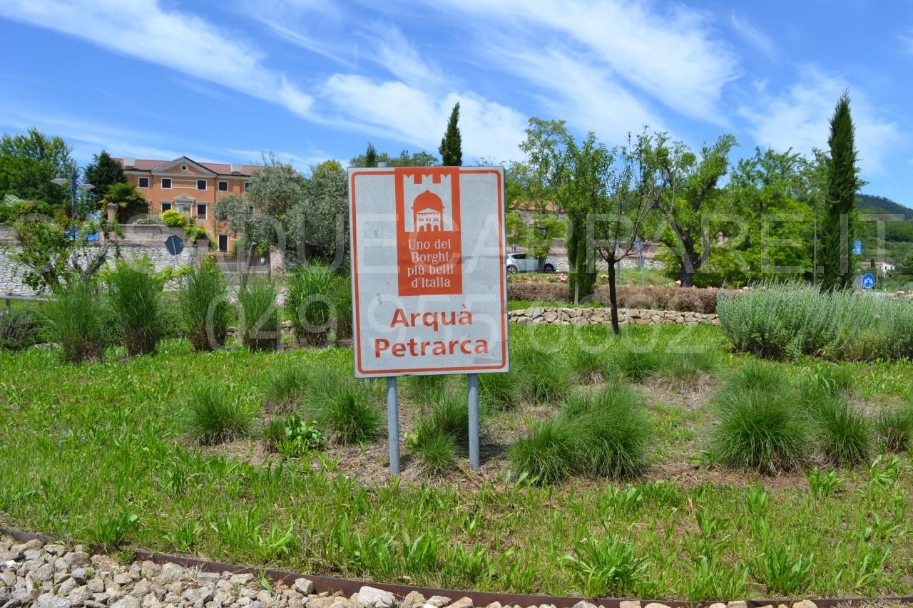 Terreno agricolo in vendita a Arqua' Petrarca