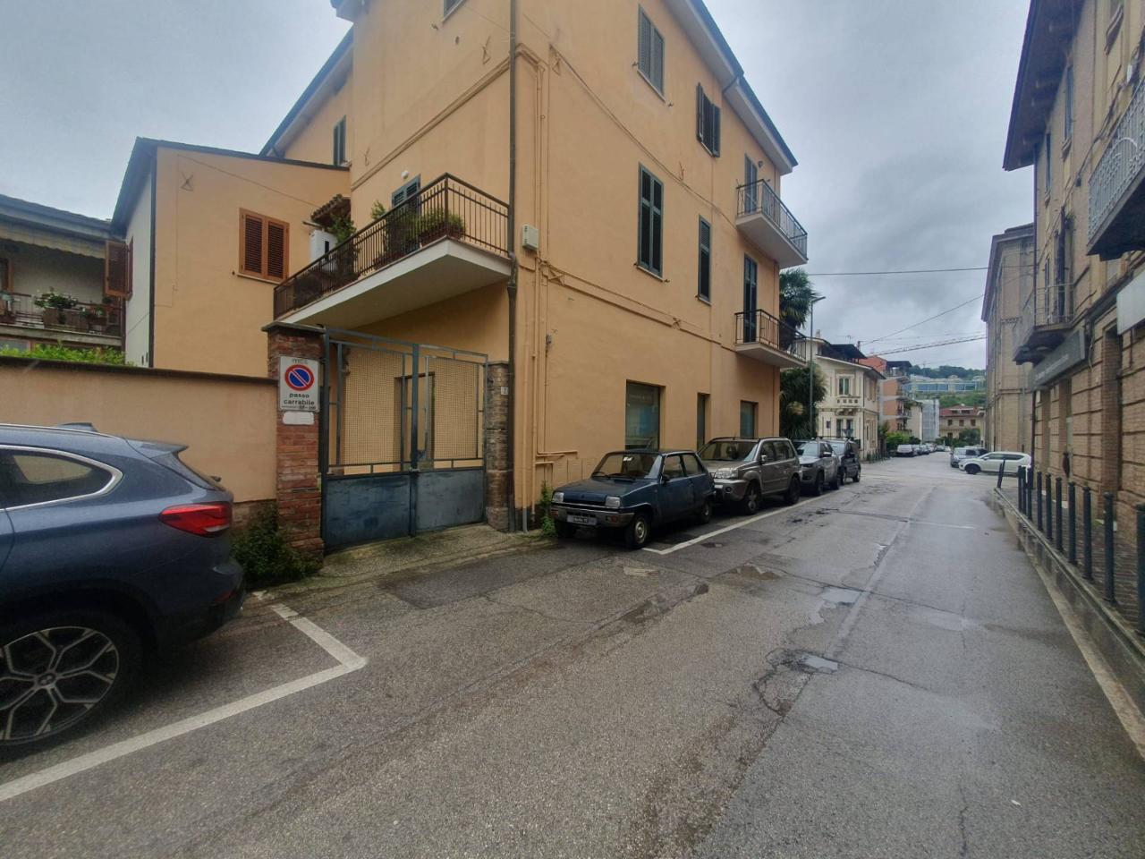Negozio in affitto a Teramo