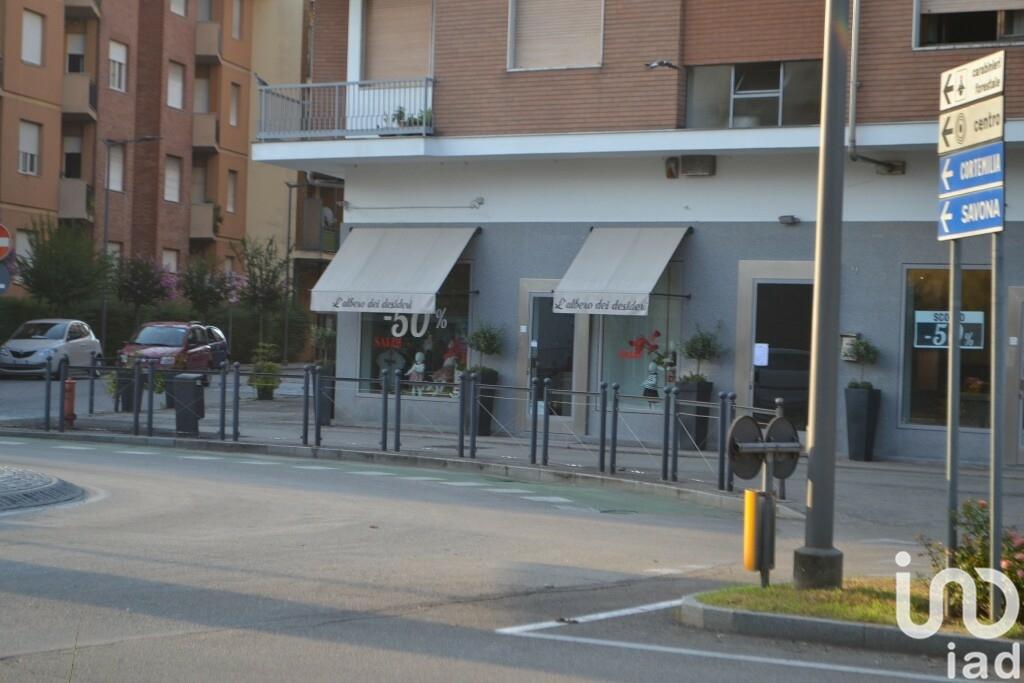 Esercizio commerciale in vendita a Alba
