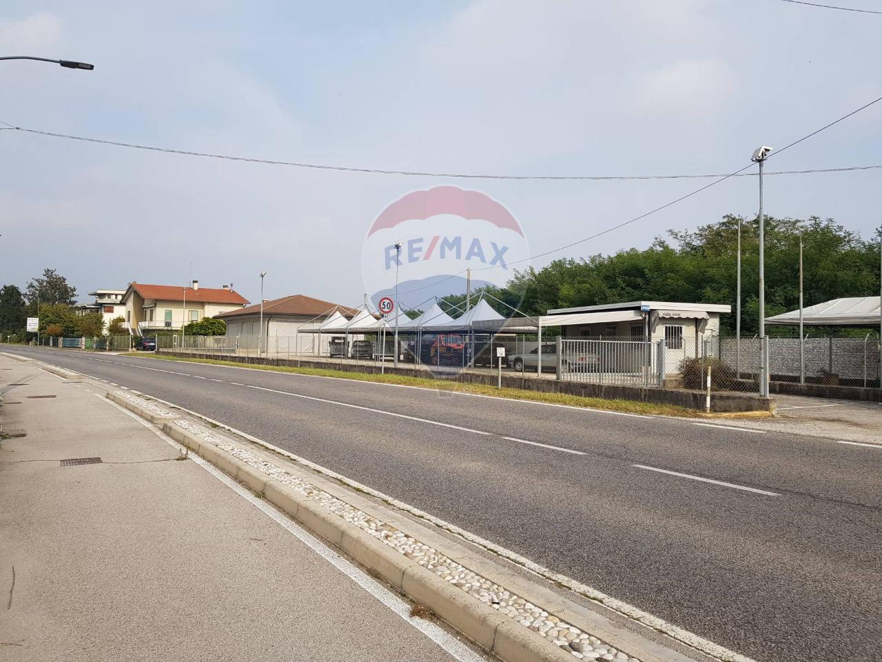 Esercizio commerciale in affitto a Nervesa Della Battaglia