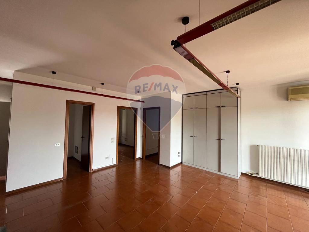 Ufficio in affitto a Castano Primo