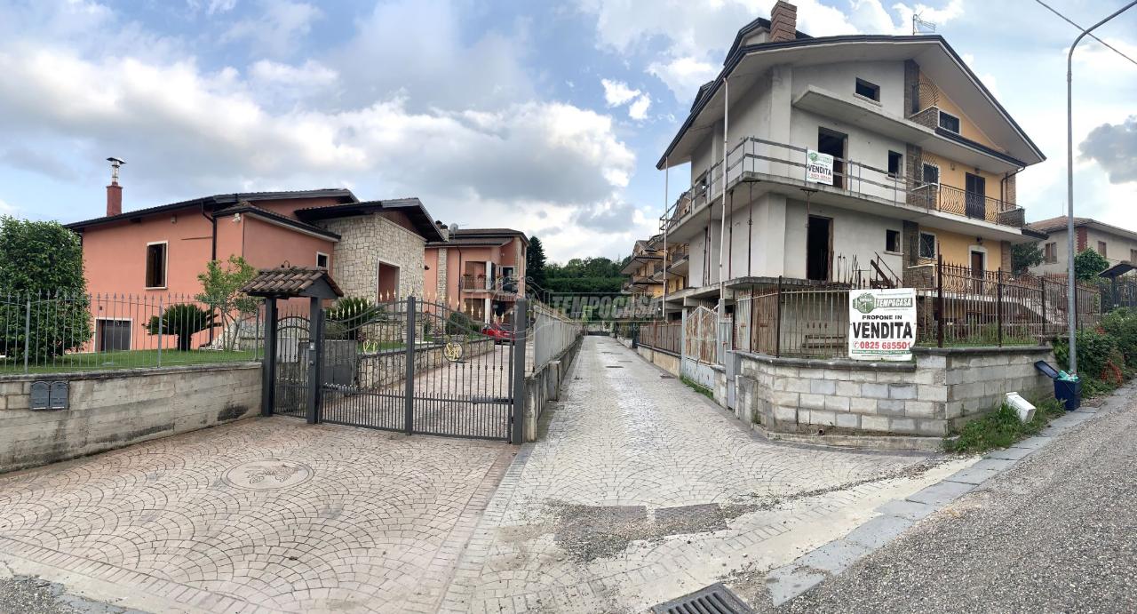 Villa a schiera, Avellino