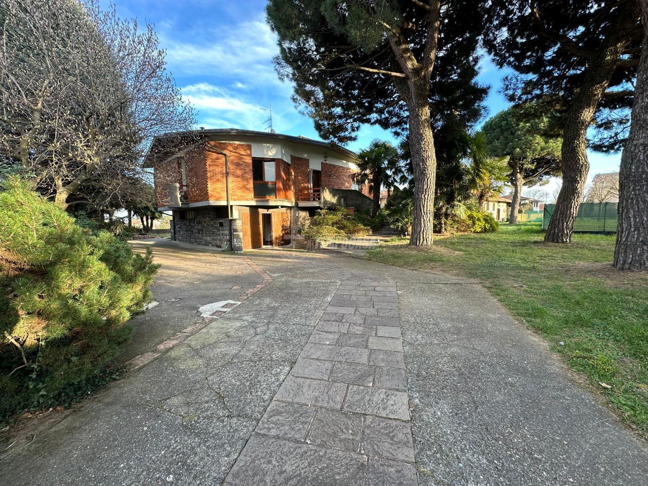 Villa in vendita a Oltrona Di San Mamette