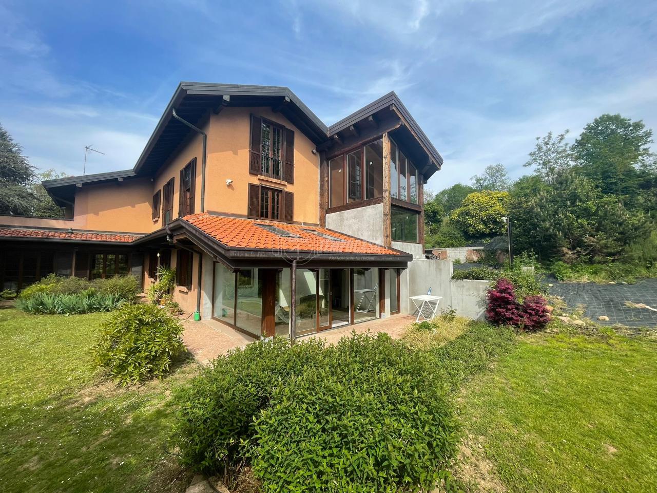 Villa in Via Salvo d'Acquisto 19, Appiano Gentile
