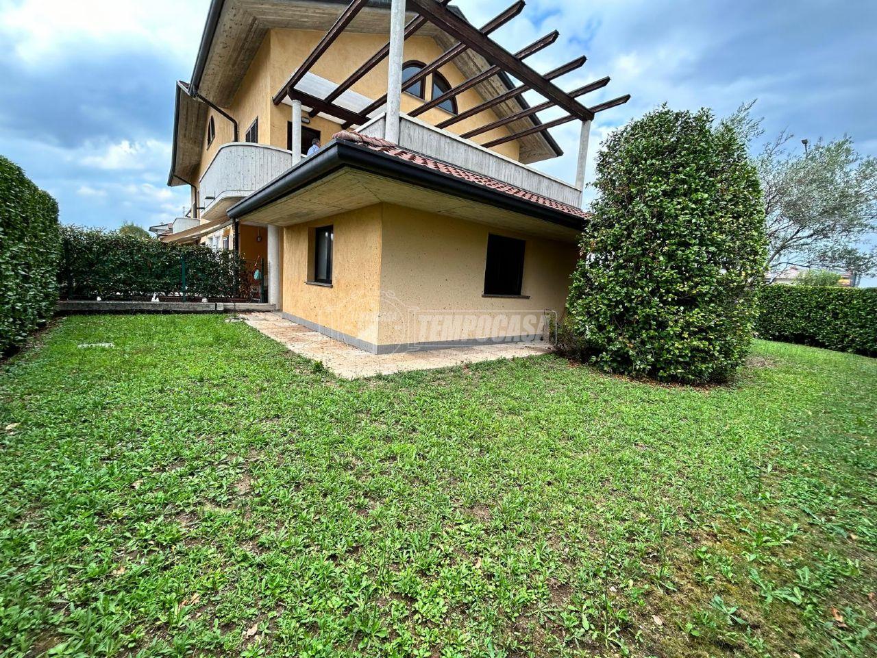 Villa in vendita a Lazzate