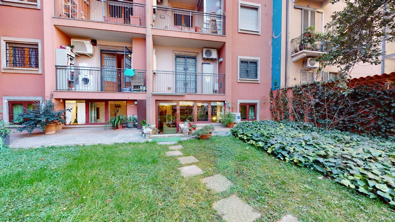 Magazzino in vendita a Milano