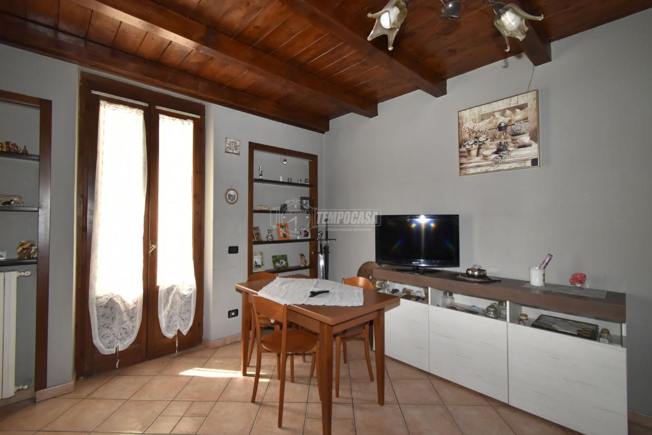 Trilocale in Piazza Chiesa 14, Rho